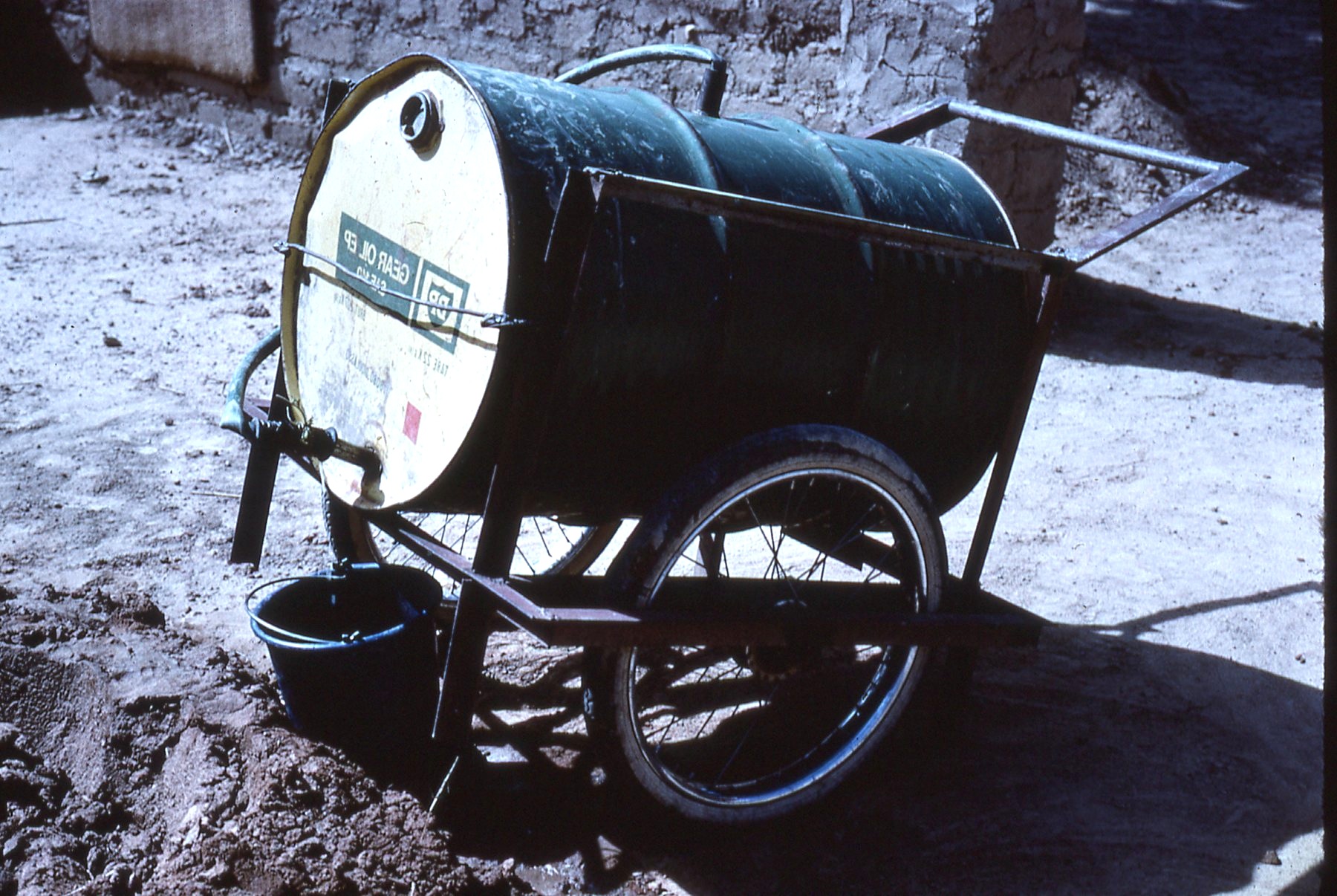 Adapted water container | DW Digital Archive