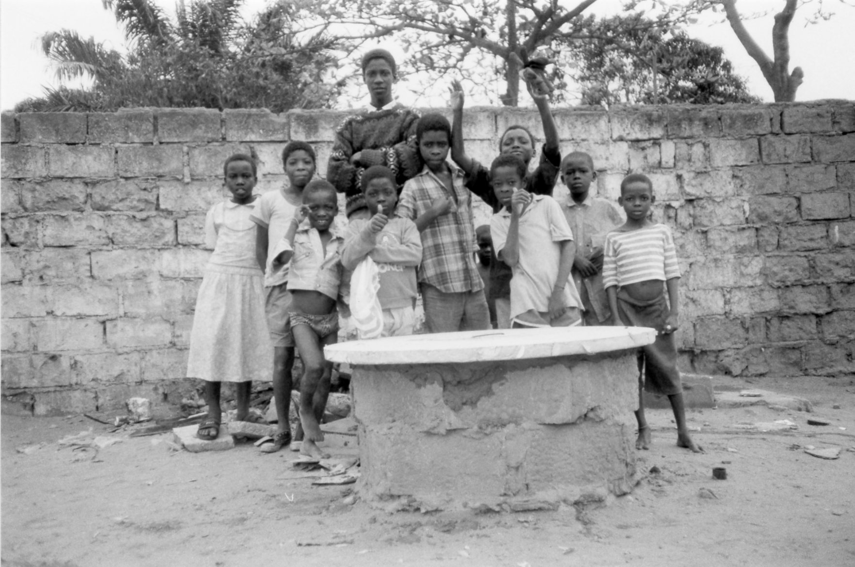 Group of children pose | DW Digital Archive