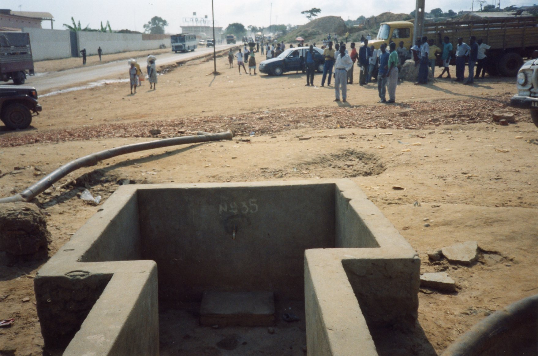 Boy using water standpost | DW Digital Archive