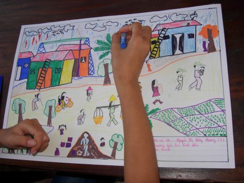 Thuy Thanh School drawing competetion on preventing typhoon damage to ...